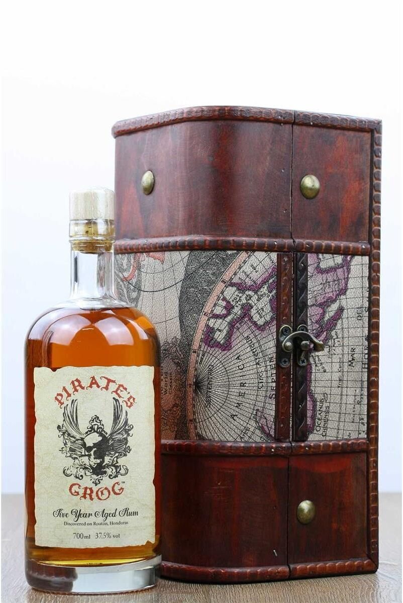 Pirate's Grog Golden Rum 5 J. - Personalised Gift Chest 0,7l